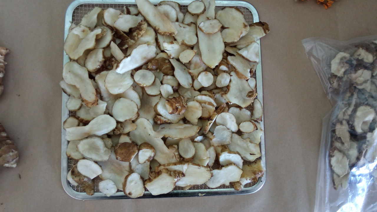 Făină de topinambur și felii uscate de topinambur