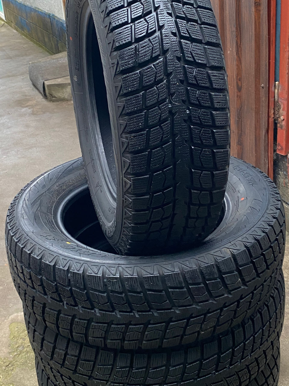 Зимняя резина 215/65/r16 (шины)
