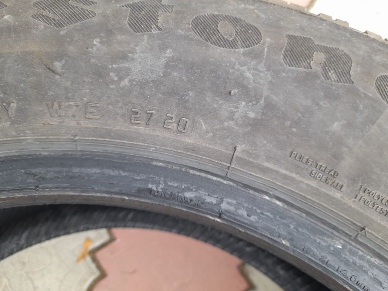 Vând anvelope in stare satisfăcătoare ,1000(petru toate 4 roți).anul 2020