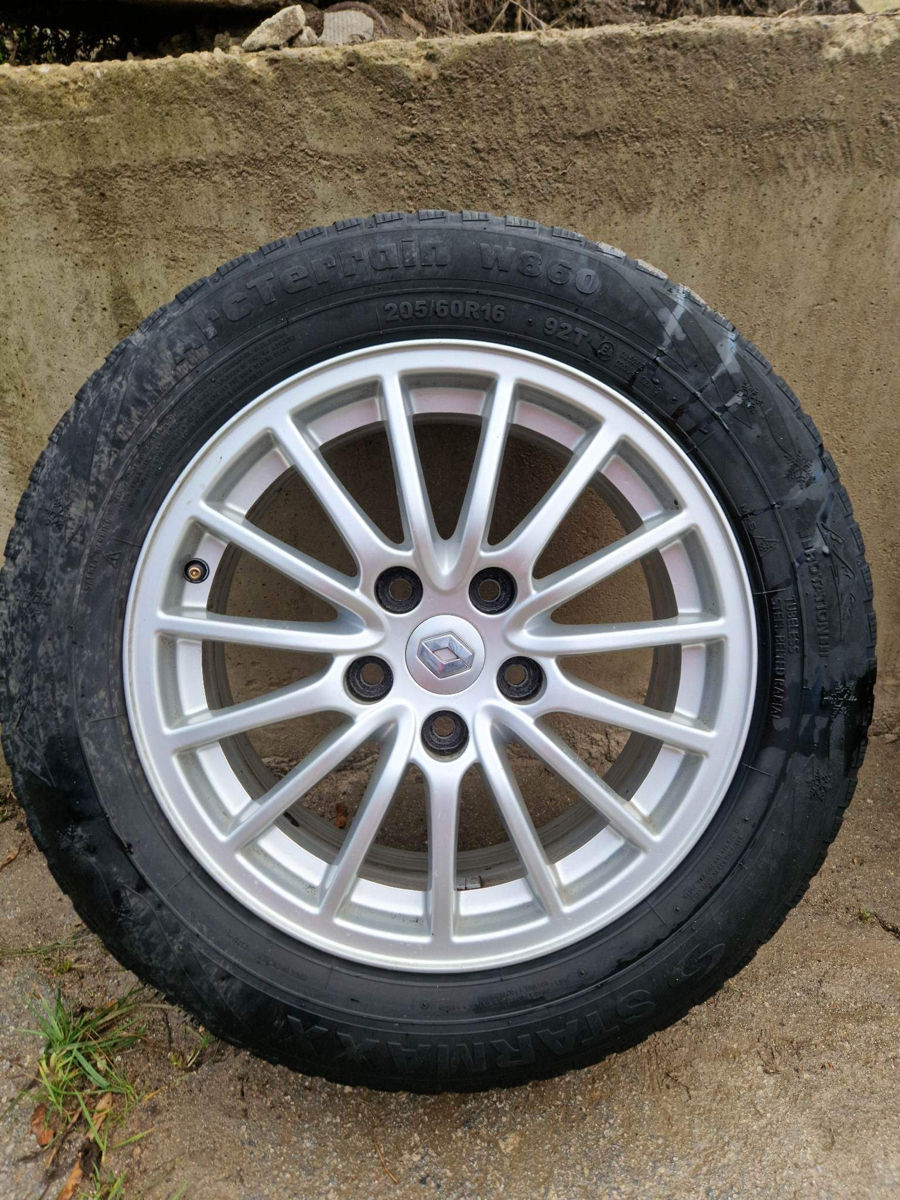 Vind jante cu anvelope de iarna la mina a doua 205/65/R16,