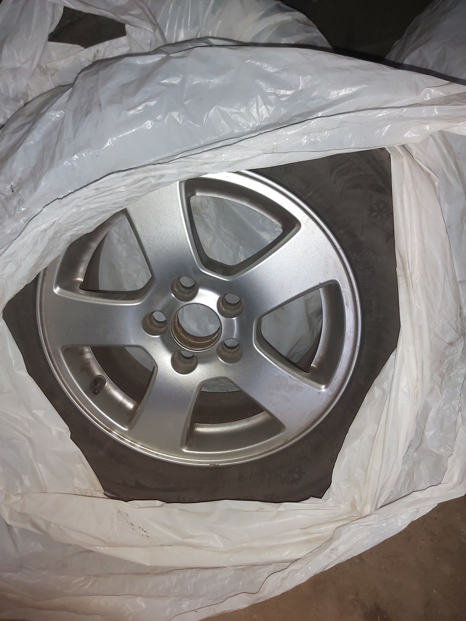 Продам диски с резиной 5*108 r15