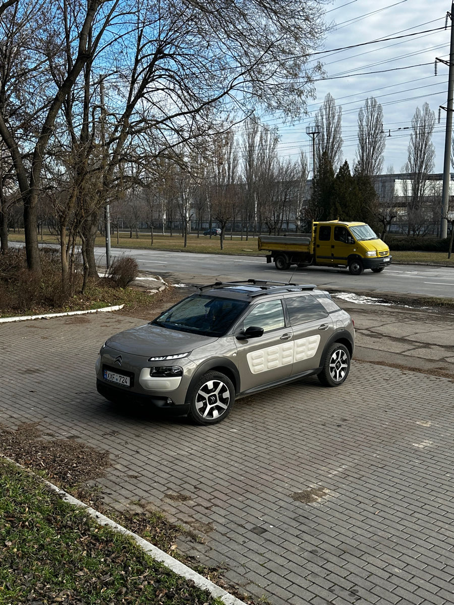 Citroen C4 Cactus an. 2014 cu rulaj 155000 km, Benzină, 8000