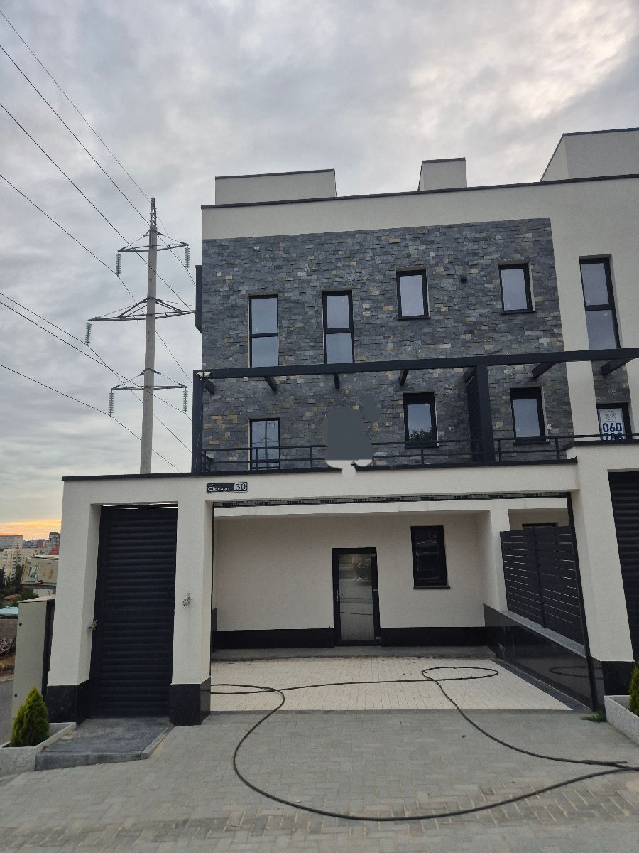 Townhouse Riscanovca zona de elită!