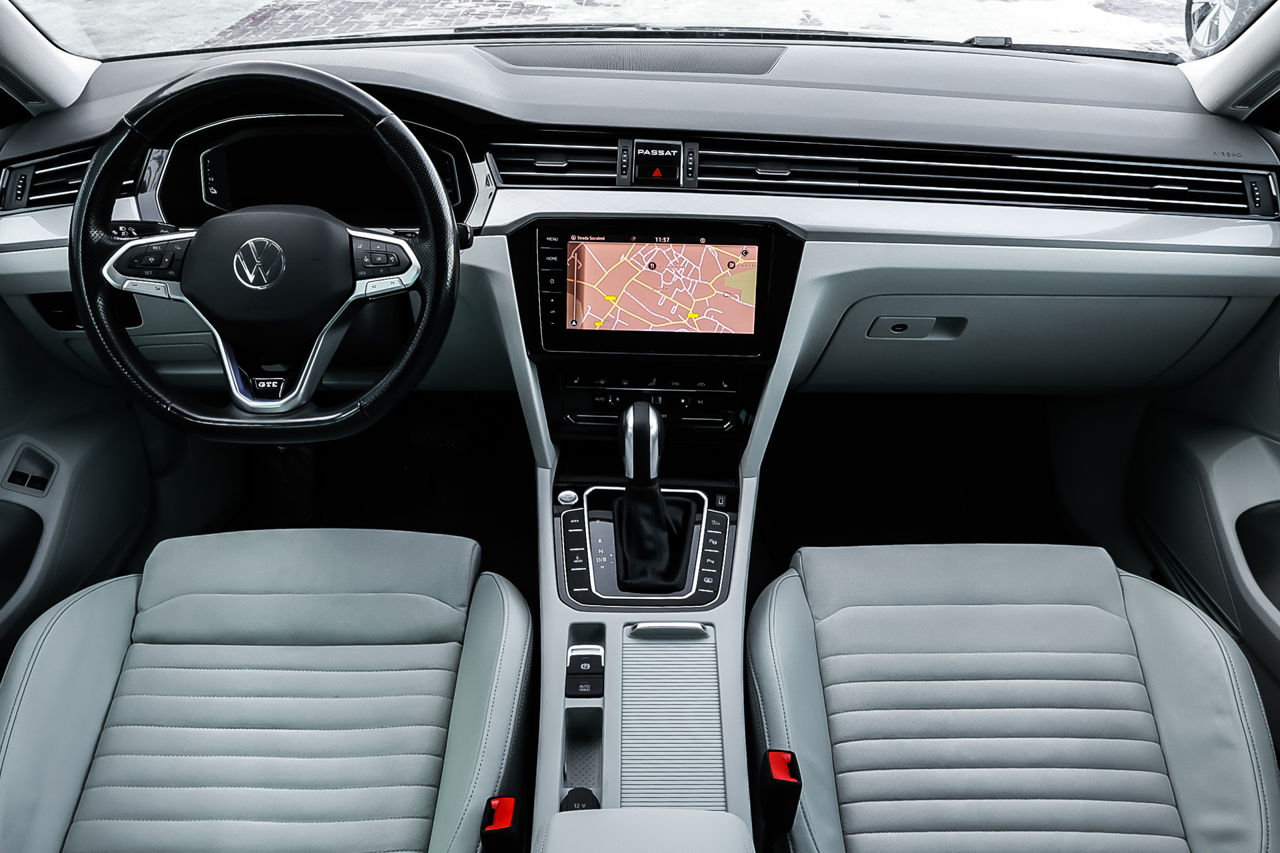Volkswagen Passat an. 2021 cu rulaj 139500 km, Plug-in Hybrid (benzină ...