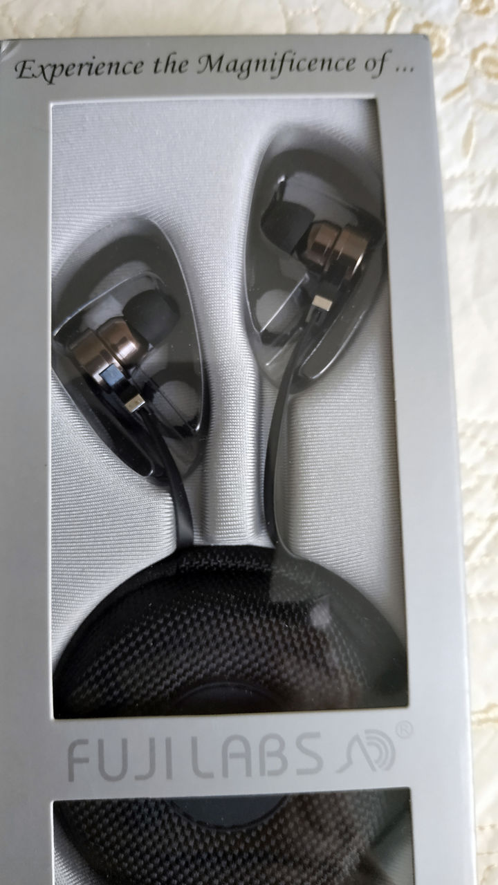 Премиальные наушники FUJILABS Sonique SQ 306 Premium Earphones упакованные