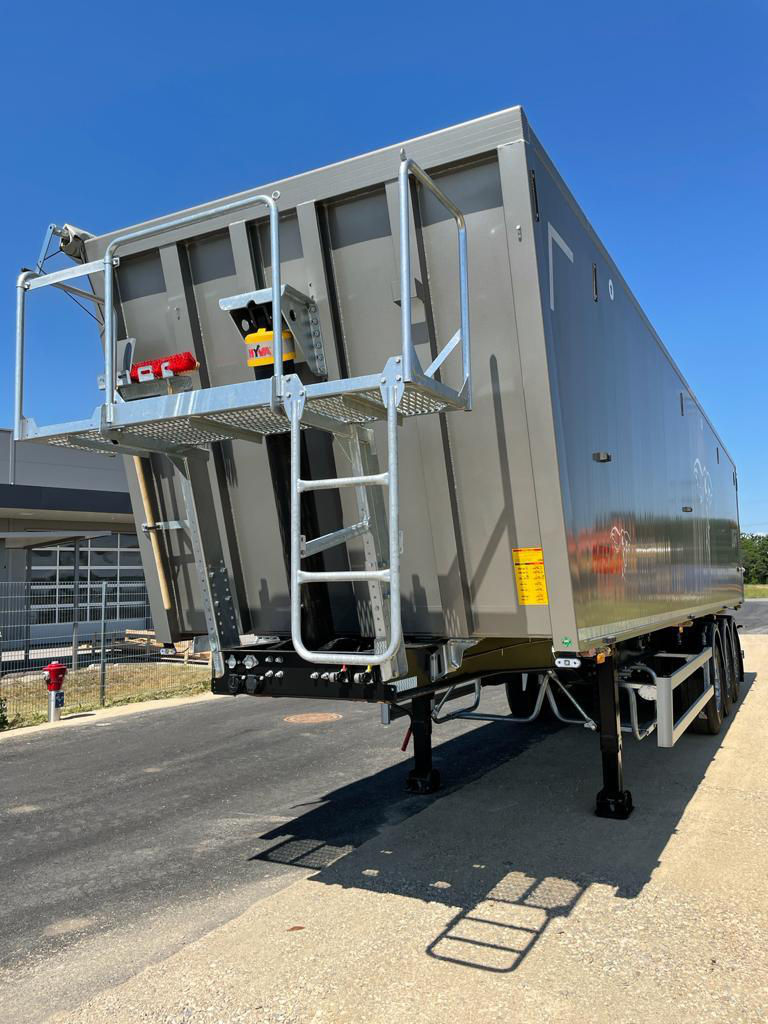 Semiremorci basculabile MEGA Light 55 pentru transport cereale