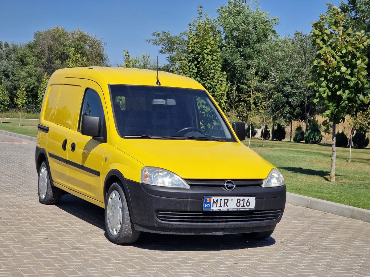 Opel Combo an. 2011 cu rulaj 215000 km, Diesel, 4599
