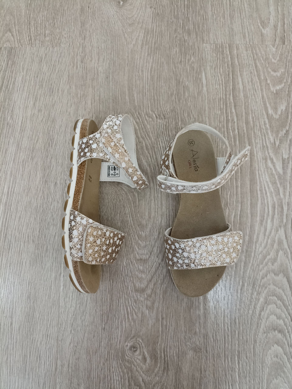 Sandale marimea 34 in stare ideala. Botanica