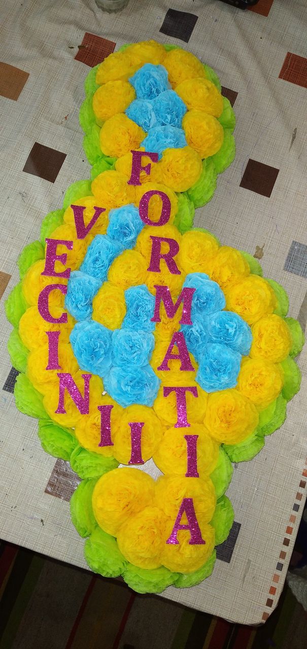 Cifre si litere decorative.