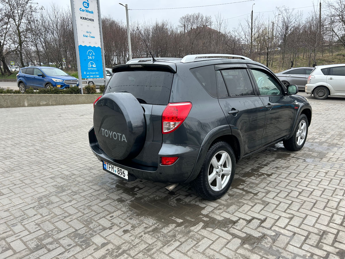 Toyota Rav 4 an. 2006 cu rulaj 294000 km, Diesel, 9300