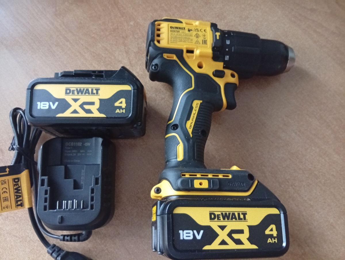 Шуруповёрт DeWalt DCD 709
