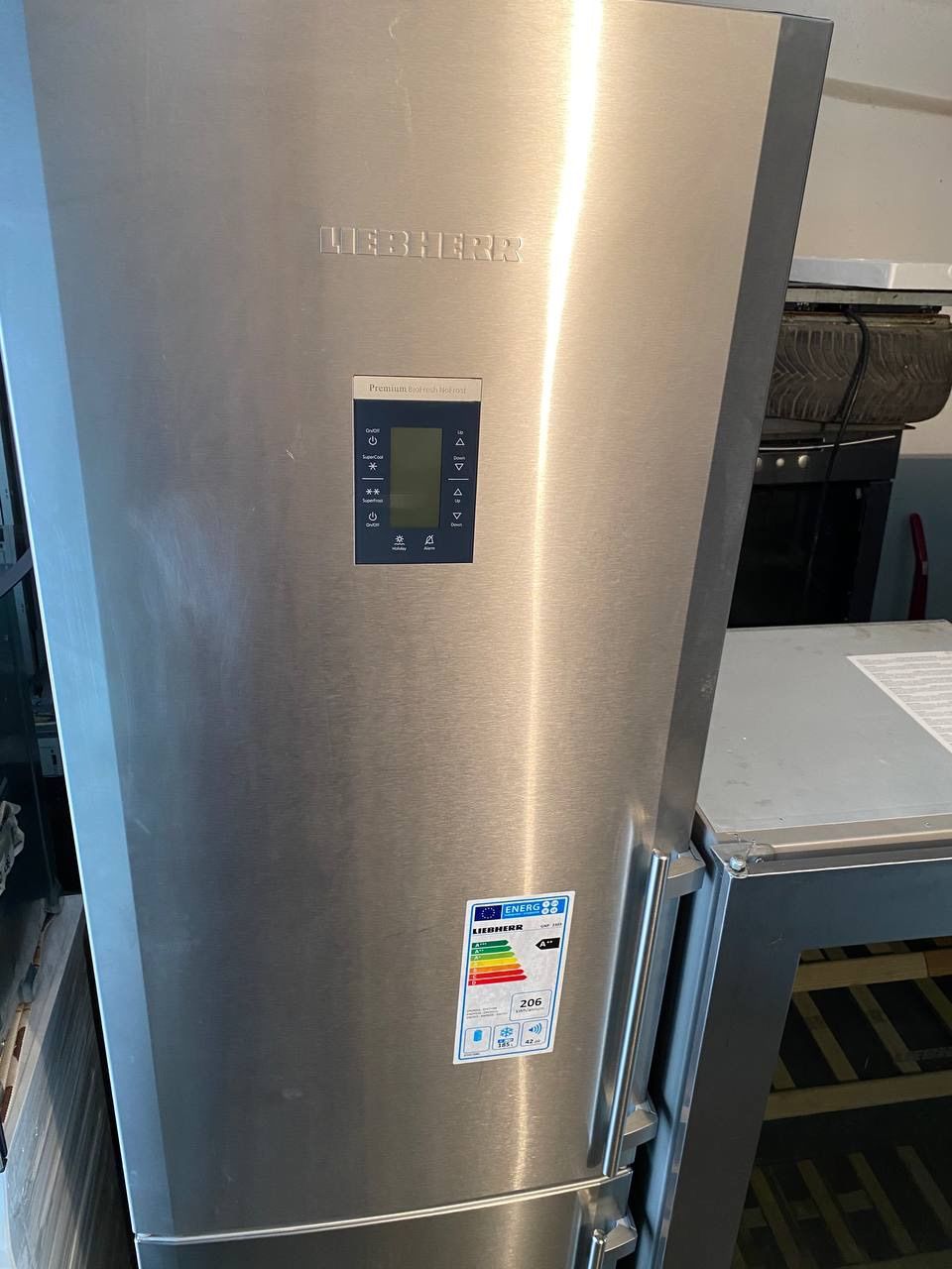 Холодильник Liebherr Premium No Frost с дисплеем на двери