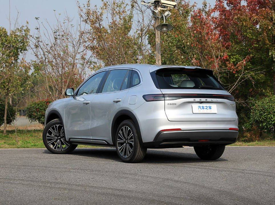 Geely Galaxy L7 an. 2025 cu rulaj 5 km, Plug-in Hybrid (benzină), 15400