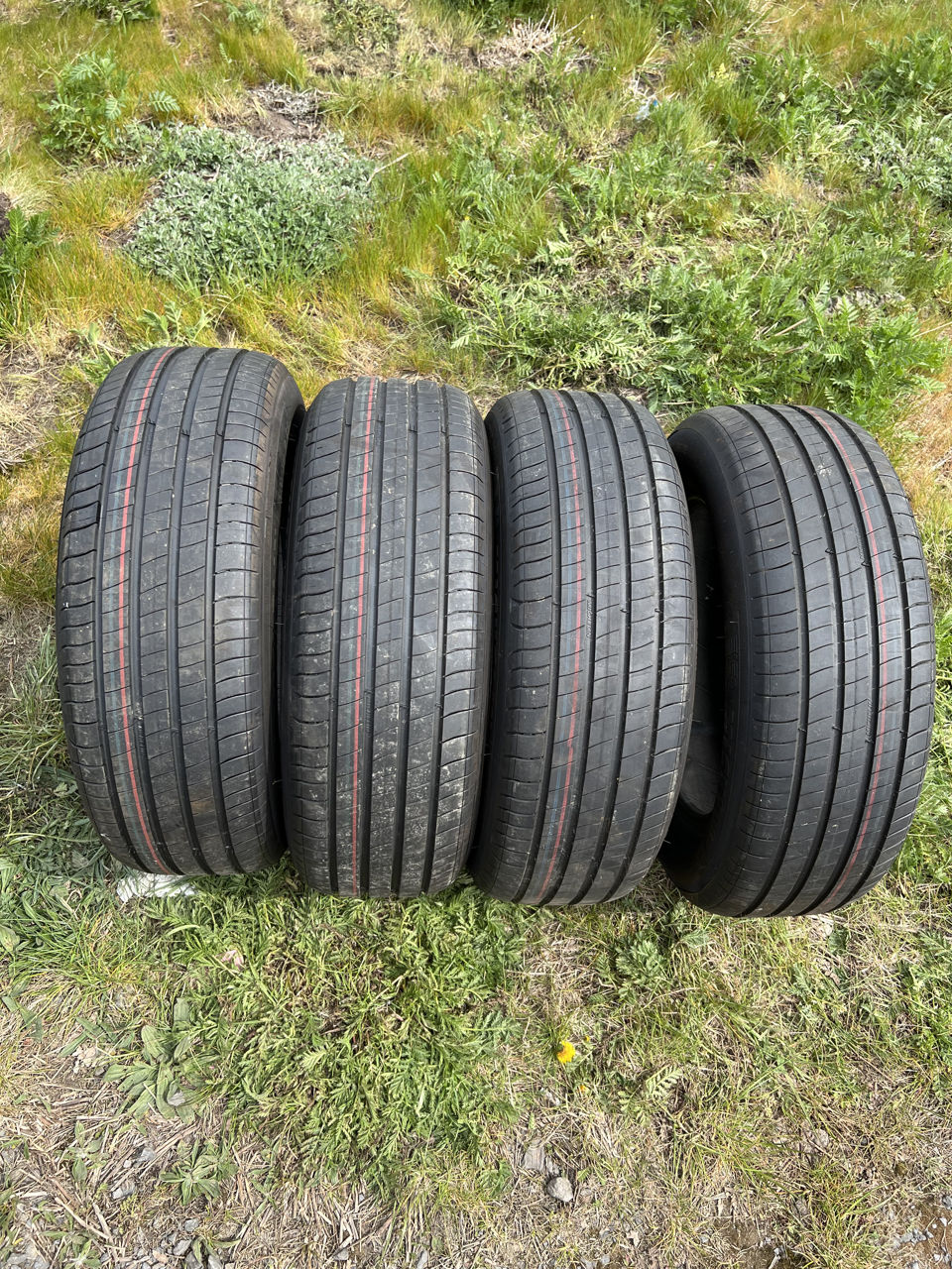 Se vind anvelope 205/60 R16 Michelin noi