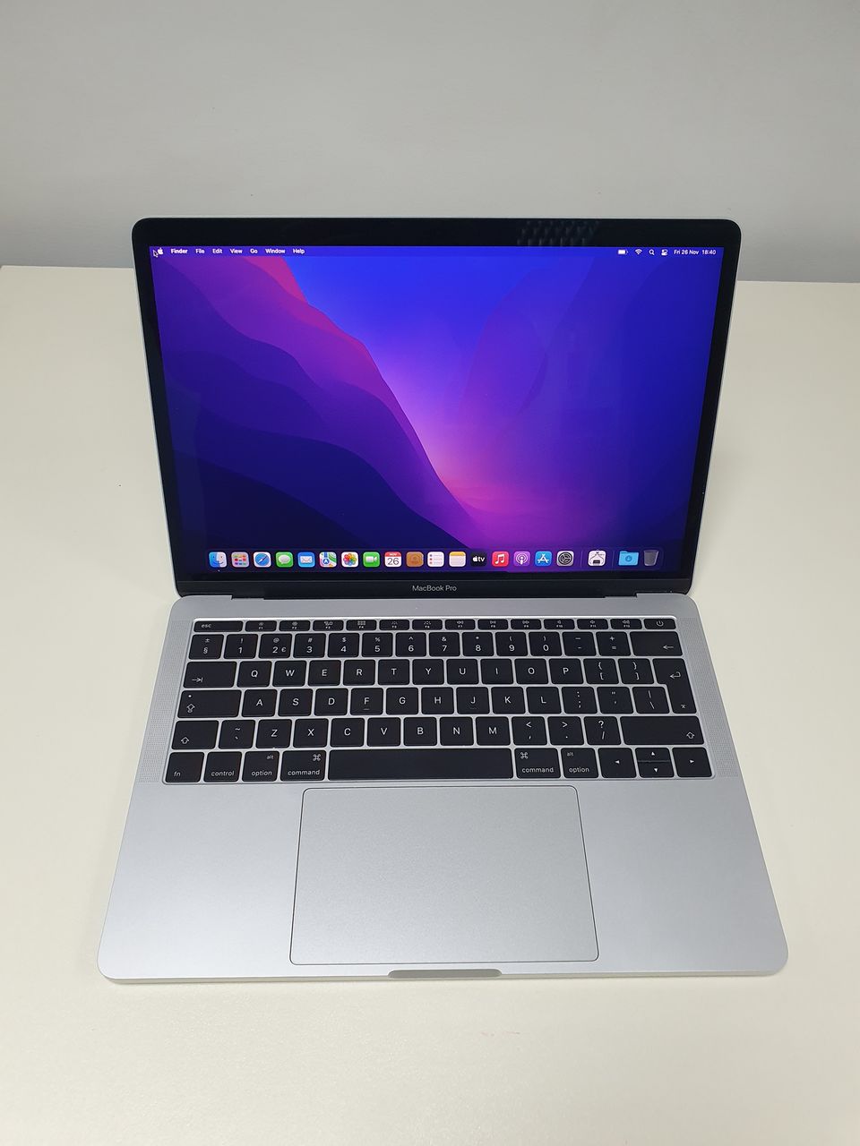 MacBook Pro A1708 Retina Display, ssd 256 , 16 gb ram,