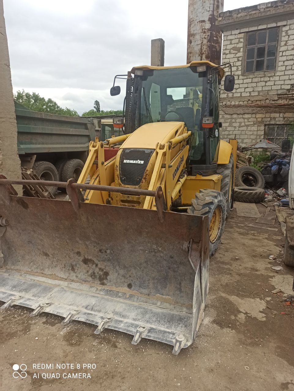 Caut operator pe buldoexcavator KAMATU