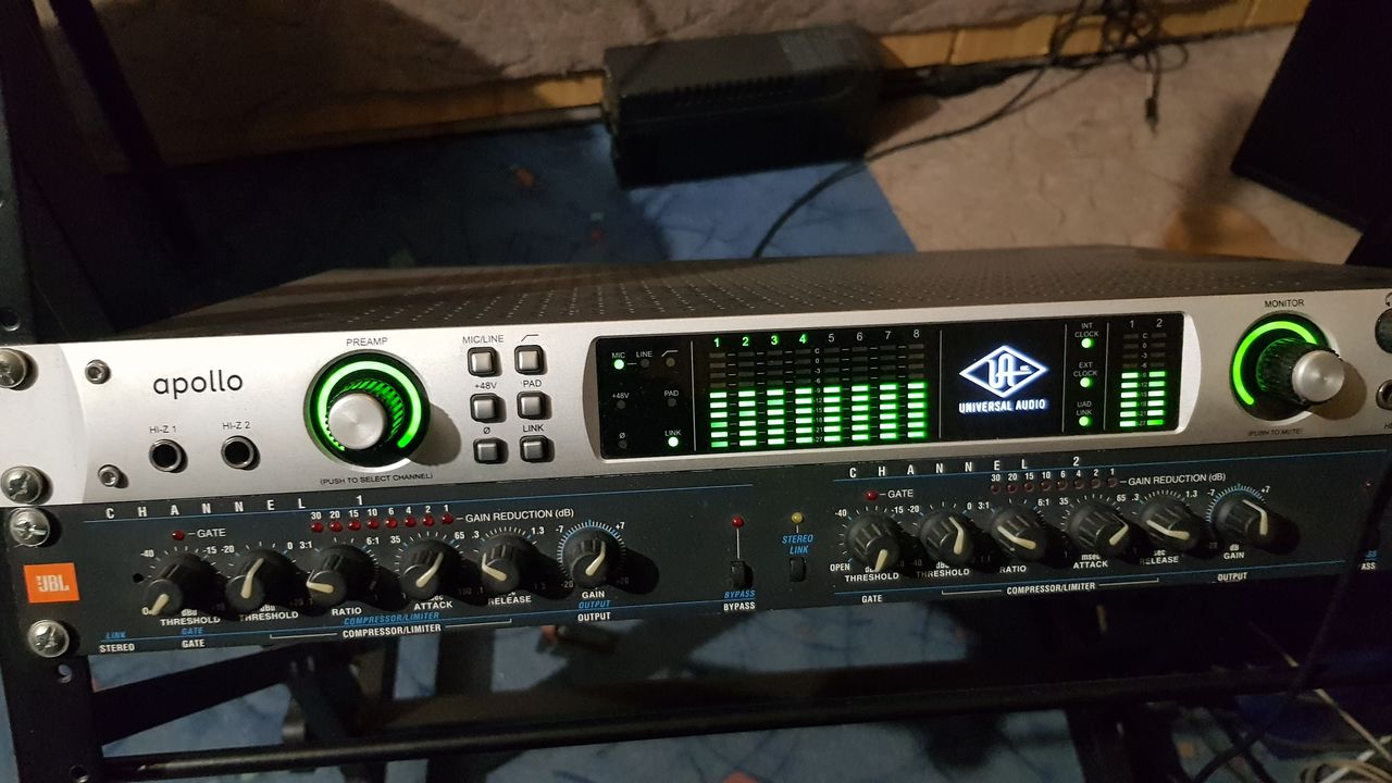 Universal audio apollo quad silver (firewire800+thunderbolt2)