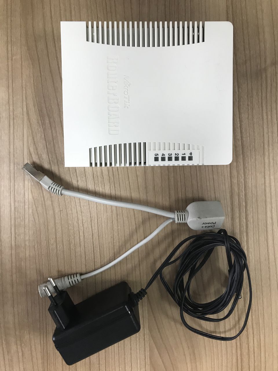 Router MikroTik RB 951Ui-2HnD