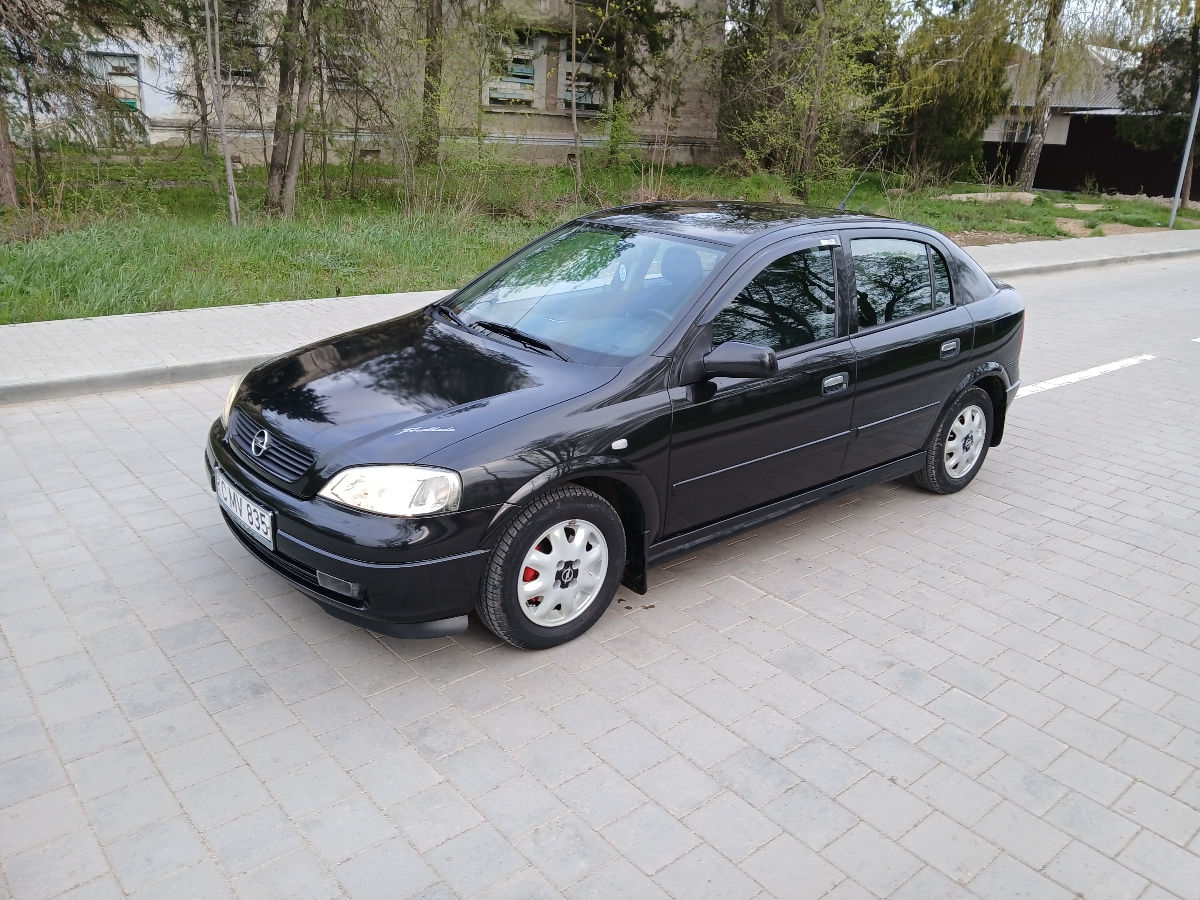 Opel Astra an. 2000 cu rulaj 256323 km, Benzină, 2950