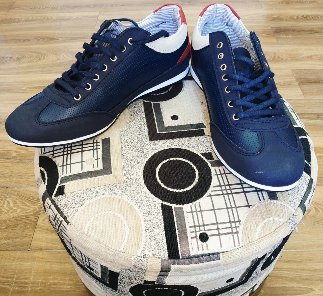 Кроссовки 42-43 размер
