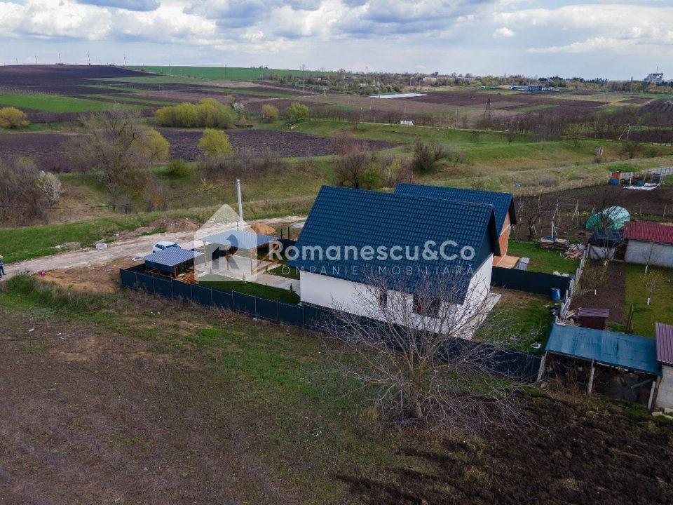 Casă nouă de vânzare în comuna Pașcani – 120 mp, cu mansardă și beci.