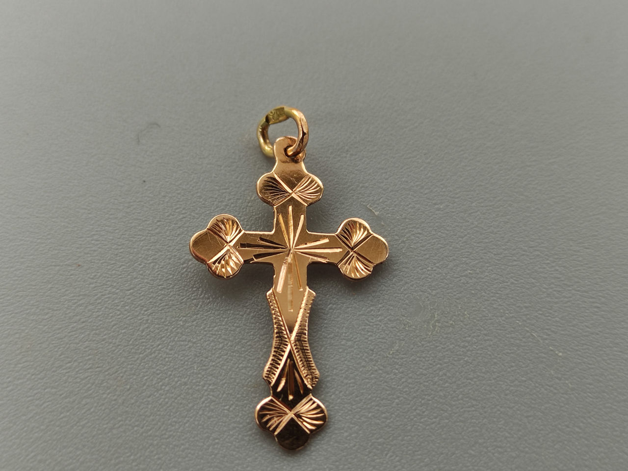 Cruciuliță de aur galben nouă nouță. proba ,,585'' (1,22 grame)