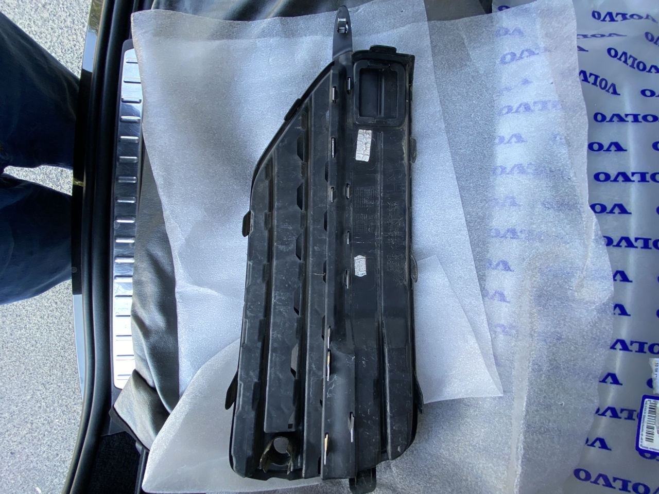 Volvo xc90 mk II - вставки (решетки, grille) Inscription в передний бампер