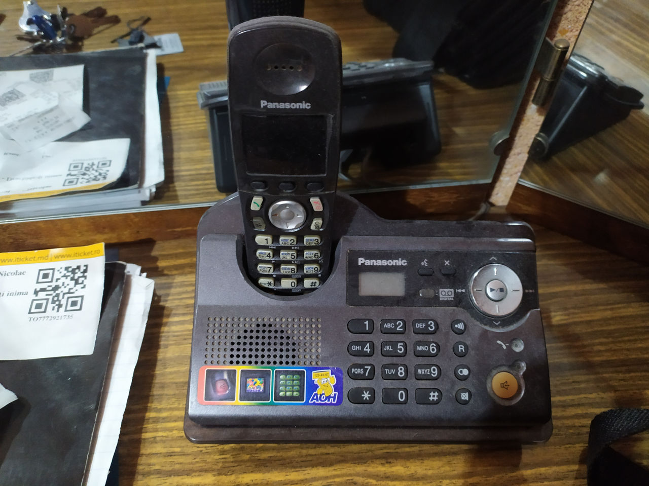 Vind telefon cu fir baza și cu receptor cu baterii