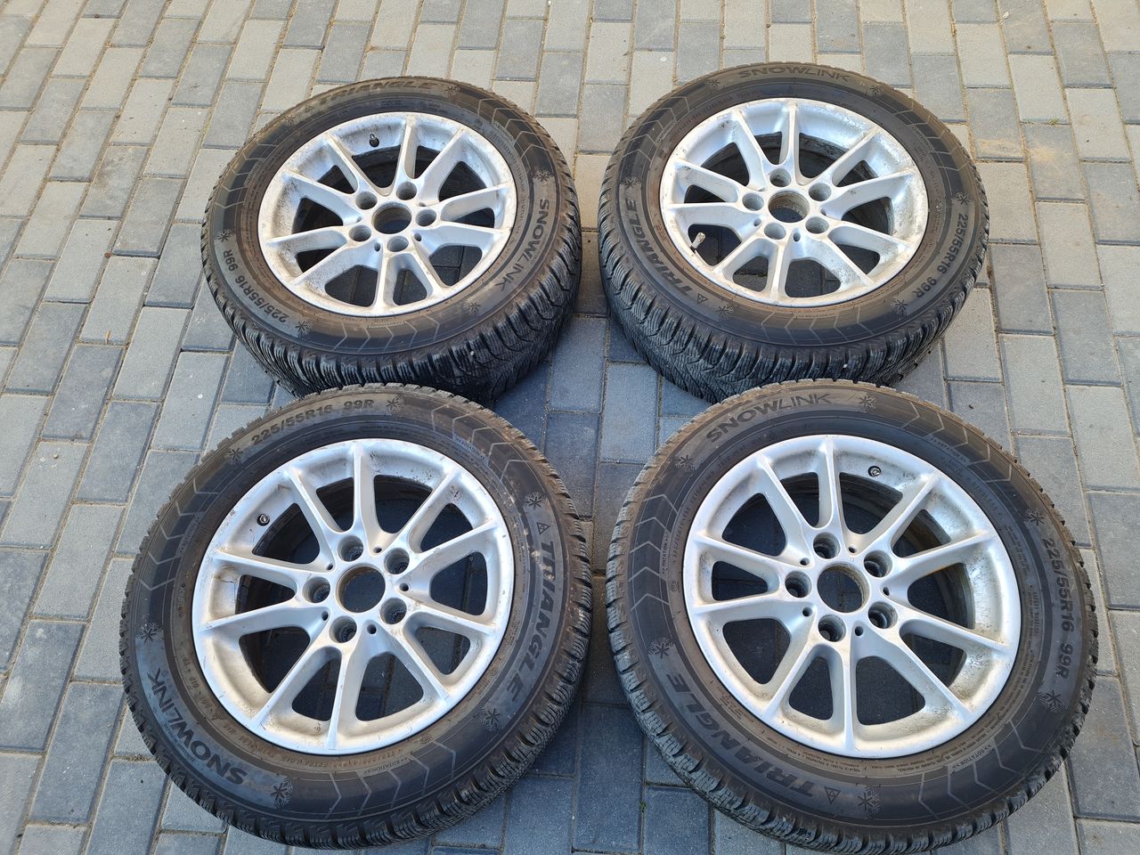 225 55 R16