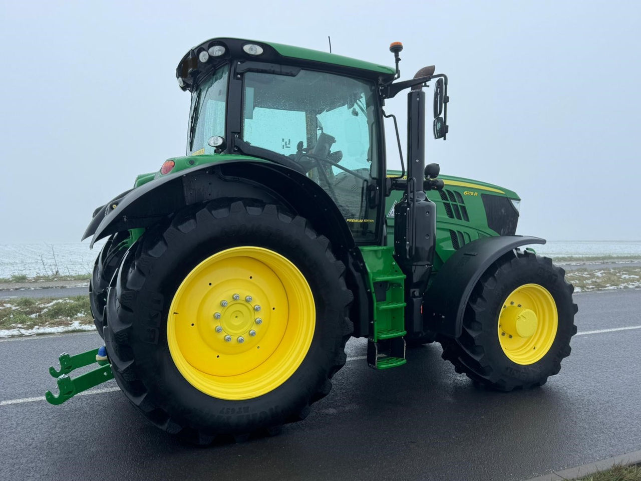 John Deere 6215r