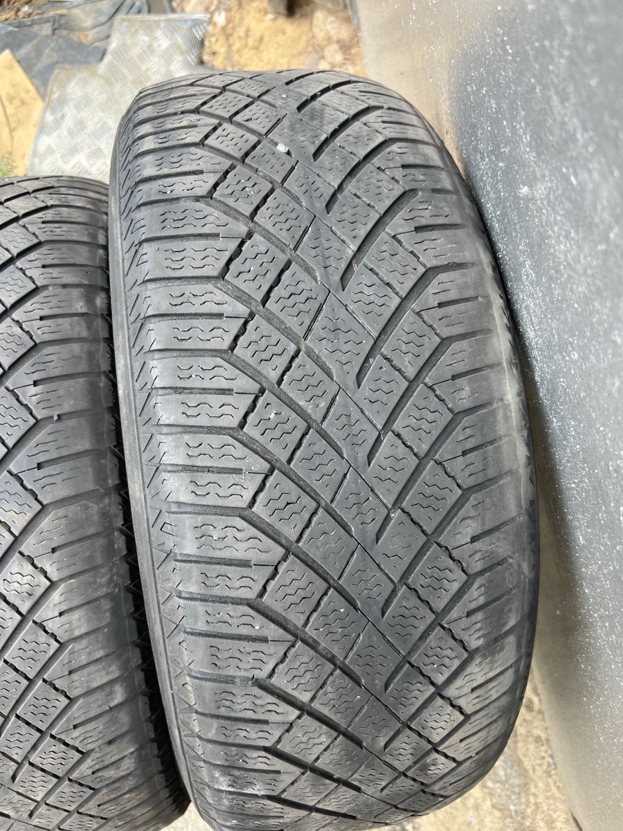 225/60/18 Continental