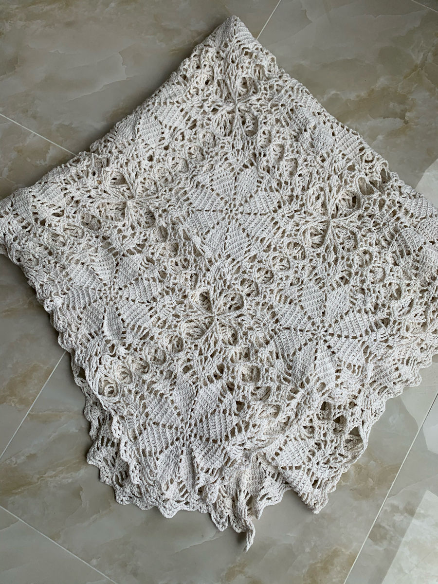 Fata de Masa Crosetata manual are 3 Metri lungime