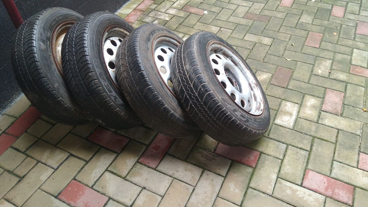 Продам диски с шинами на R14