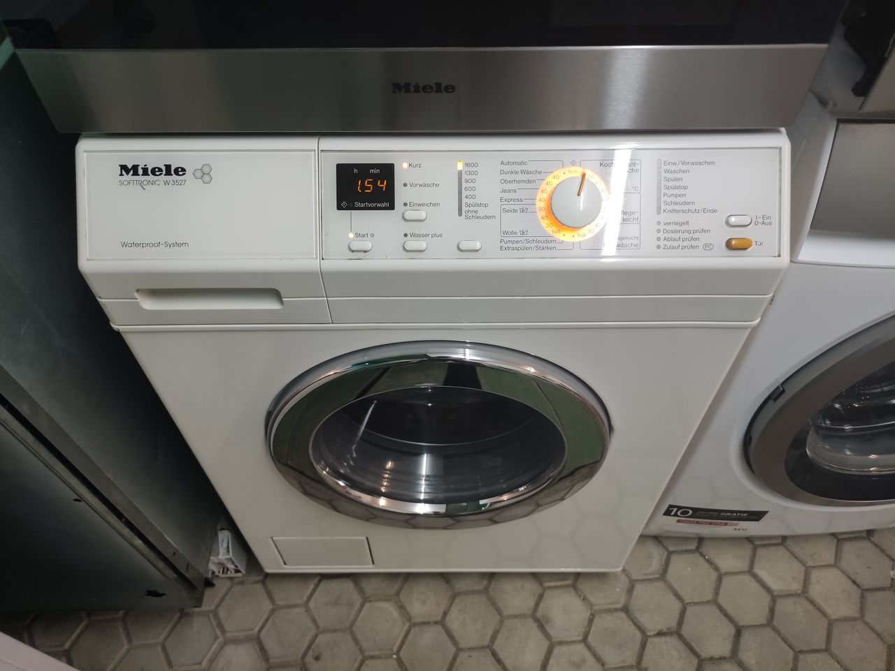 Стиралка Miele на 6 кг, работает идеально!