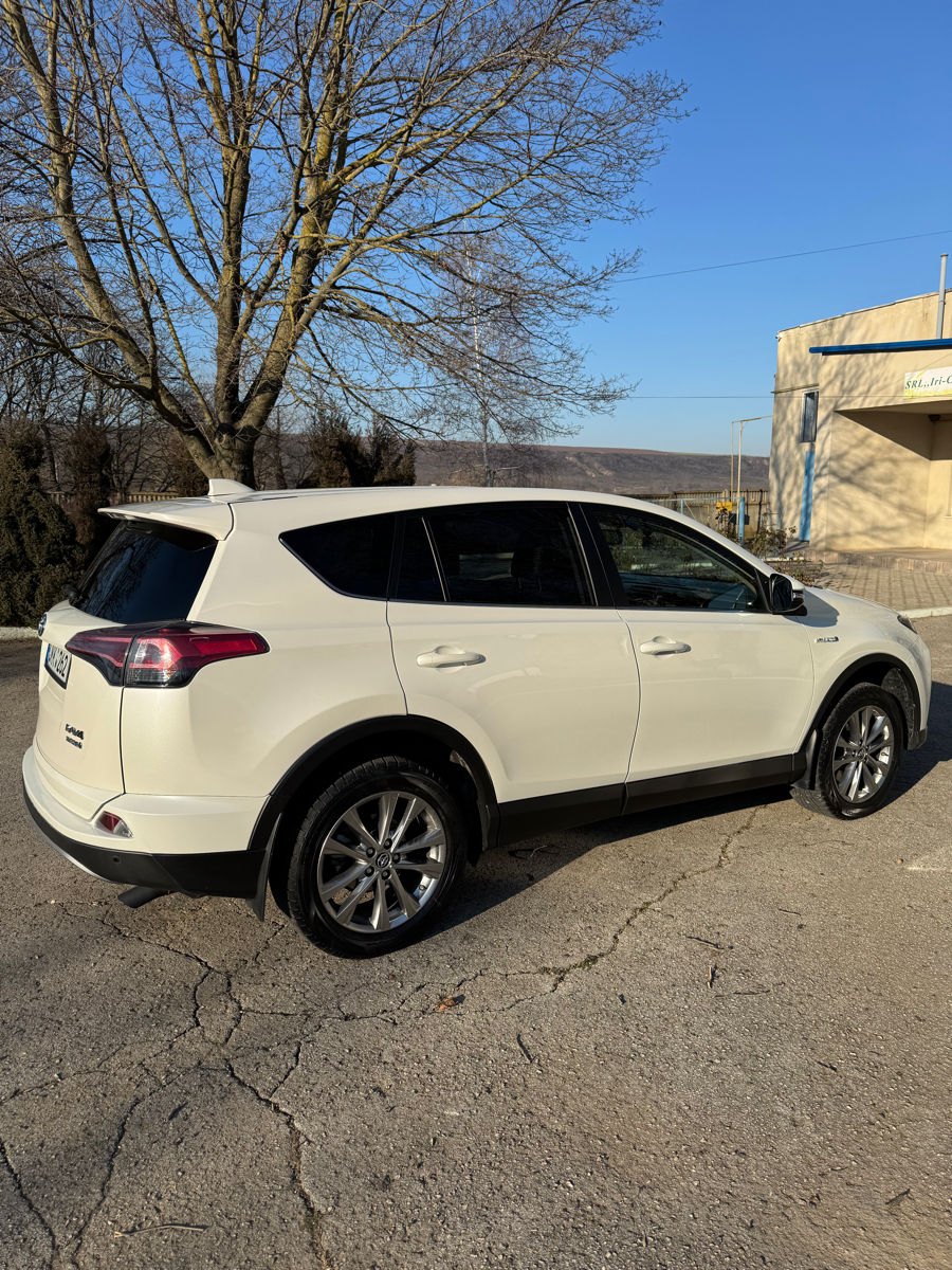 Toyota Rav 4 2017 г. с пробегом 100000 км, Гибрид, 21500