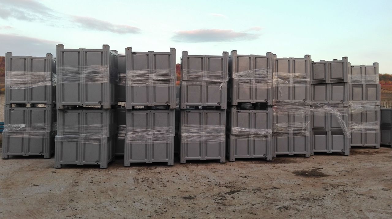 box-paleti din plastic / пластиковые крупногабаритные контейнеры