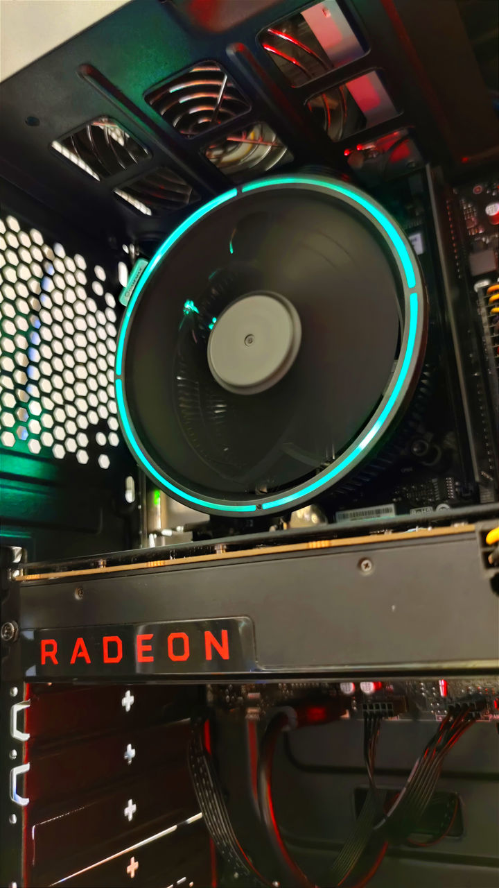 Gamer pc// i5-8 gen// 8gn ram ddr4// rx 480 8 gb//