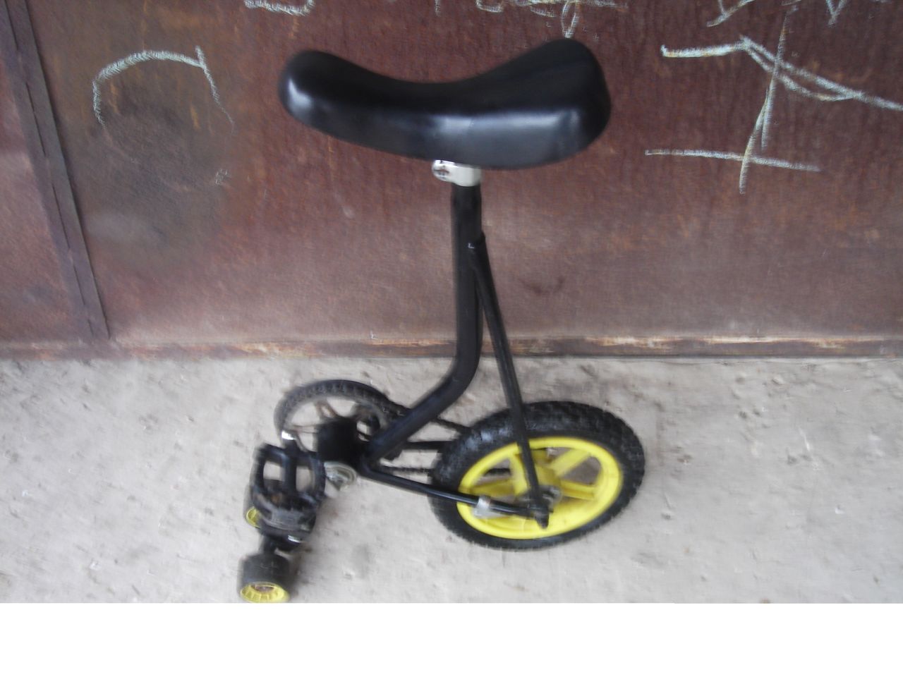 Велик с тремя колёсами 600лей..bicicleta cu trei roti