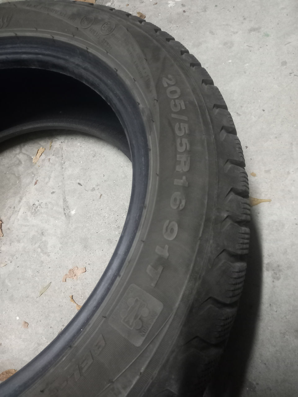 2 pneuri de iarna aproape noi 205/55/16