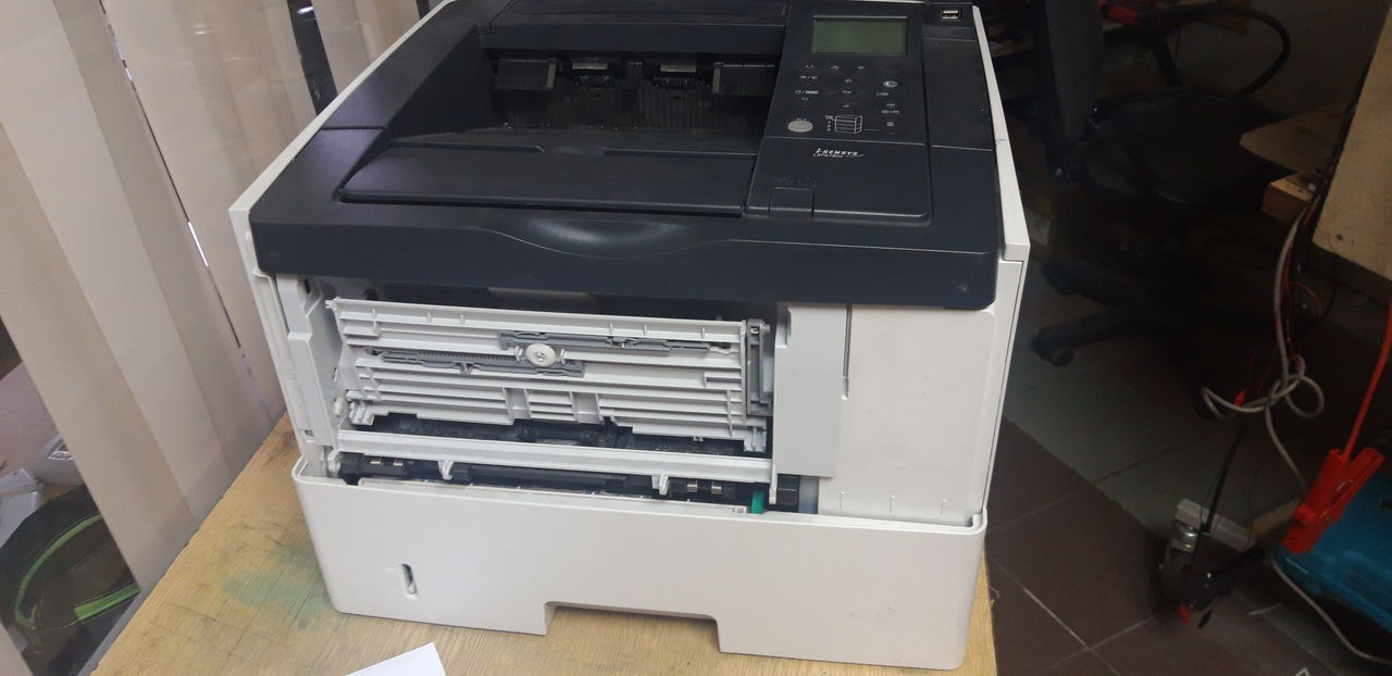 Cumpar capacul din fata de la Canon I-sensys Lbp6780x