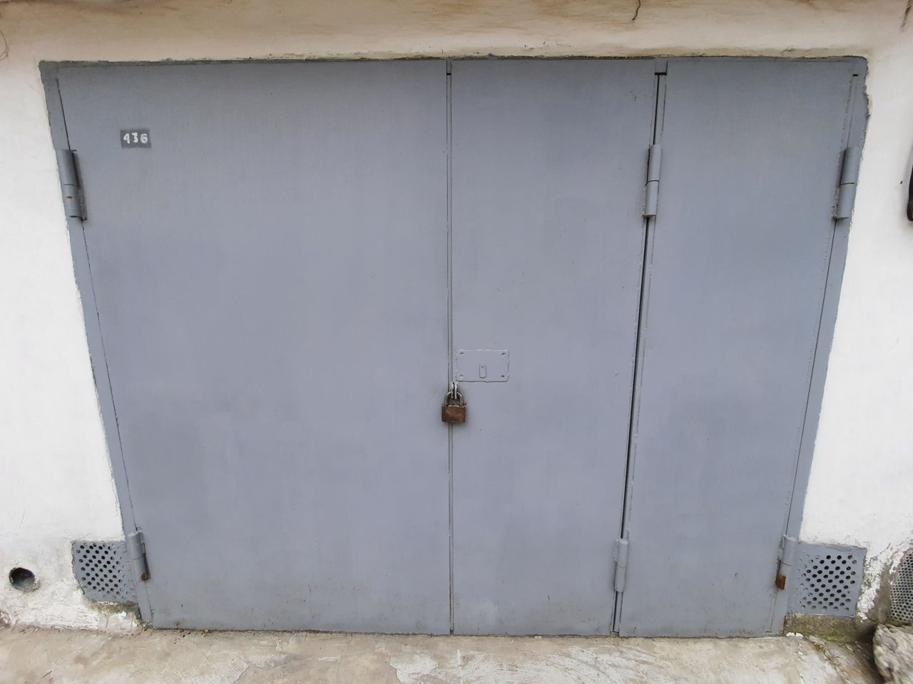 De vinzare garaj piatra cu beci