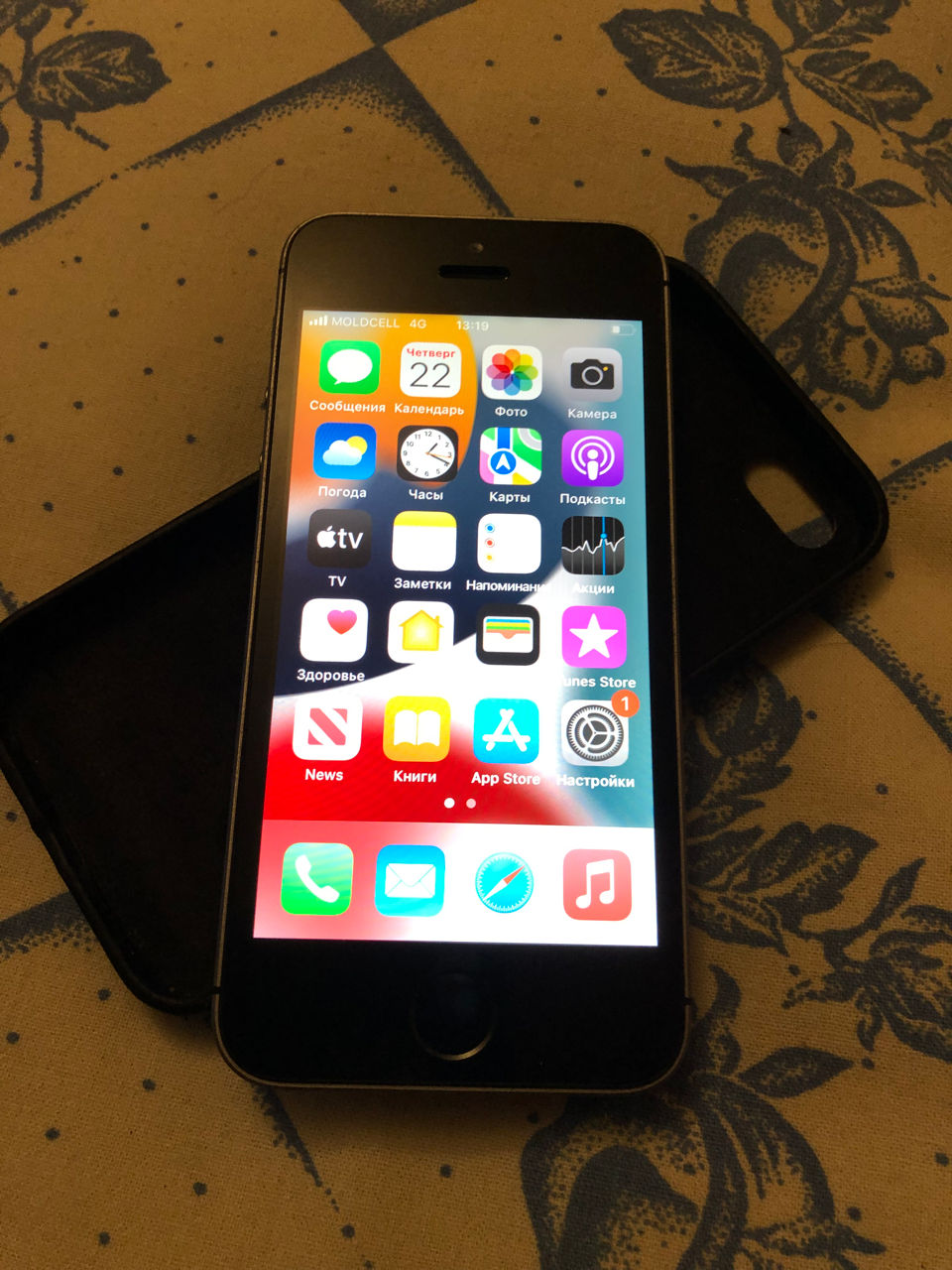 iPhone SE 64GB Space Gray