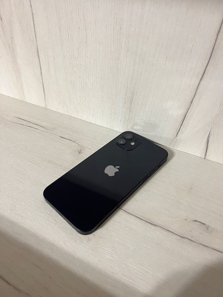 iPhone 12 / 64 GB