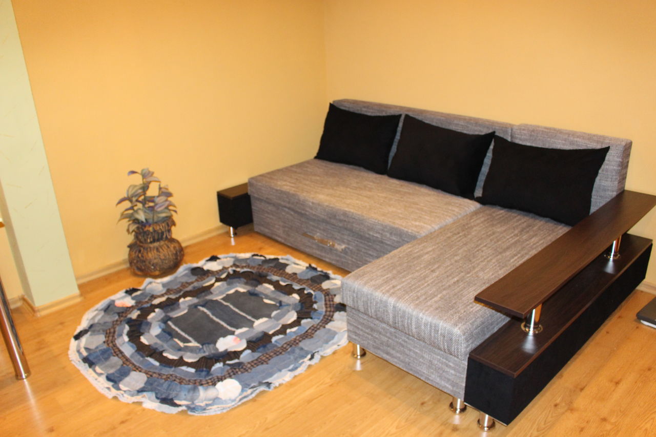 Vind urgent mobila moale de colt