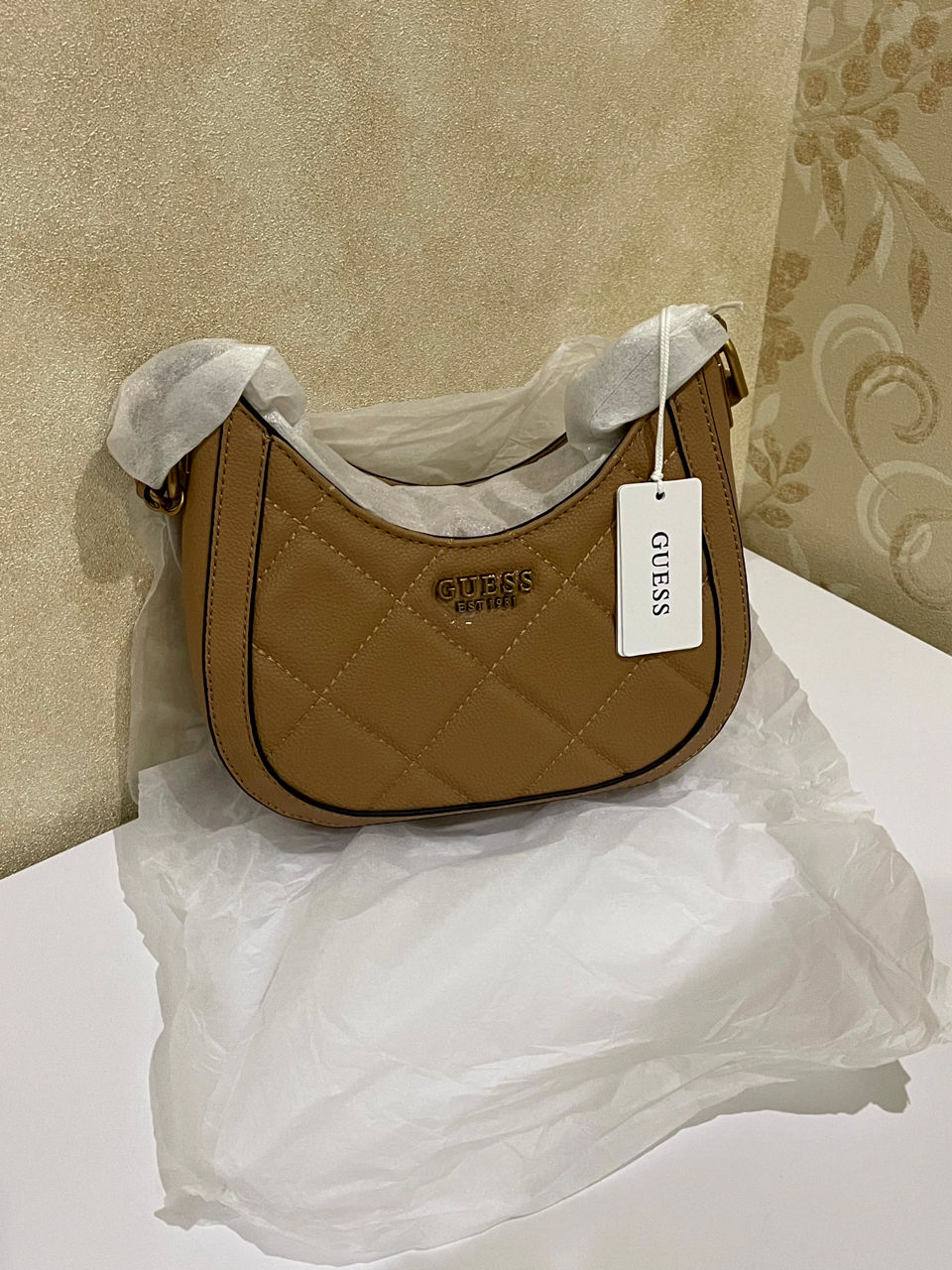 Geanta Guess noua impachetata cu eticheta