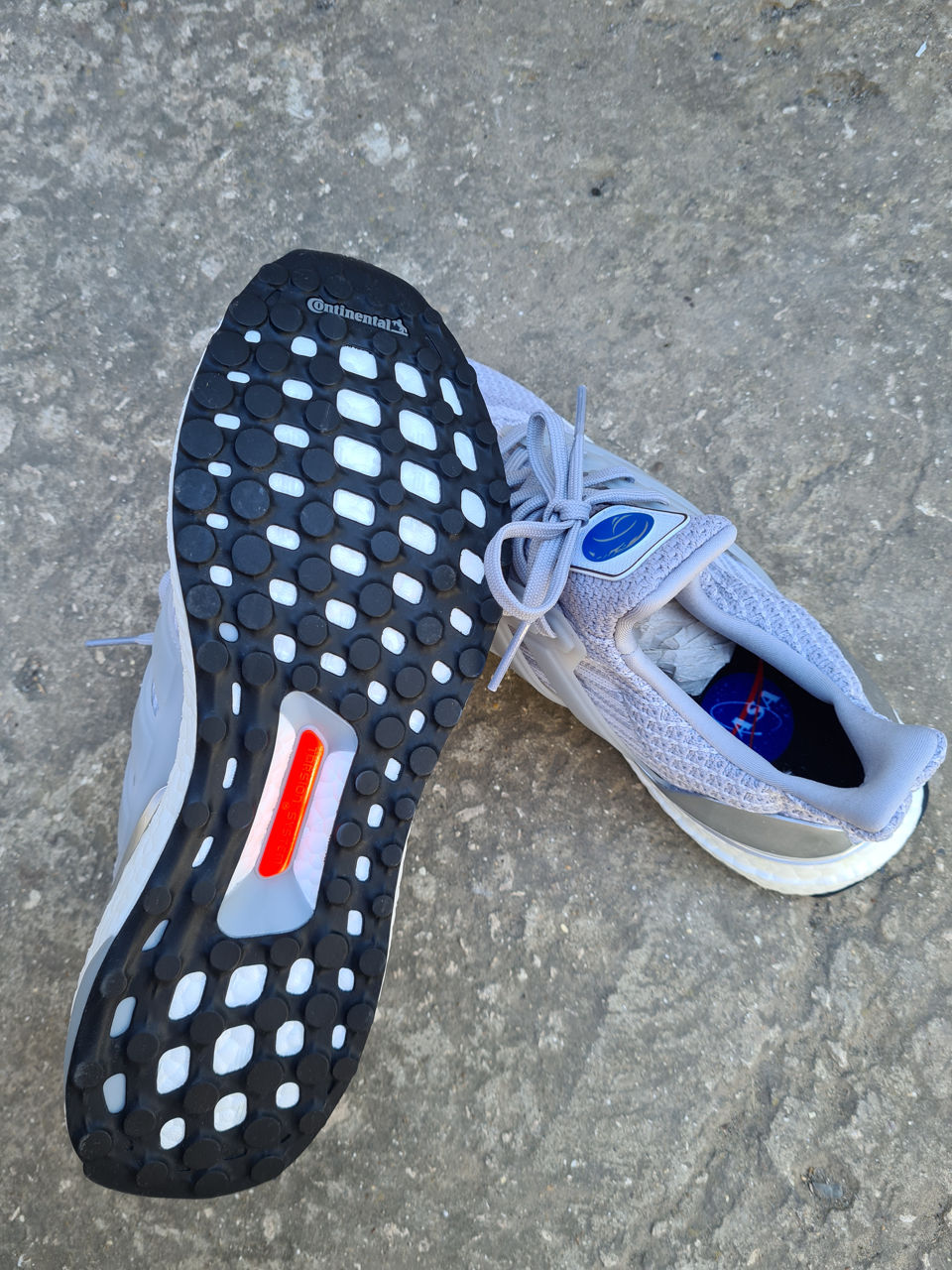 Vând adidas x NASA UltraBOOST 5.0