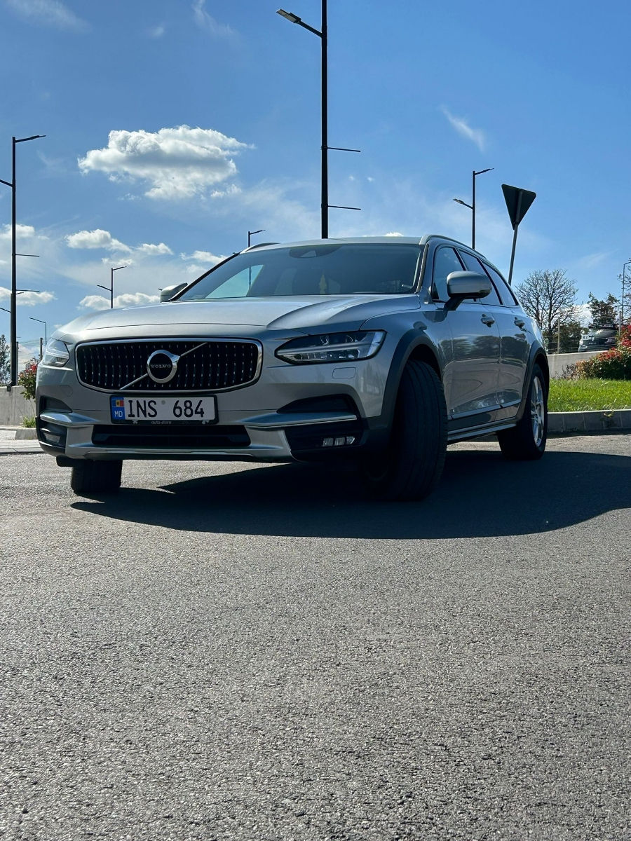 Volvo V90 Cross Country an. 2019 cu rulaj 219000 km, Diesel, 20900
