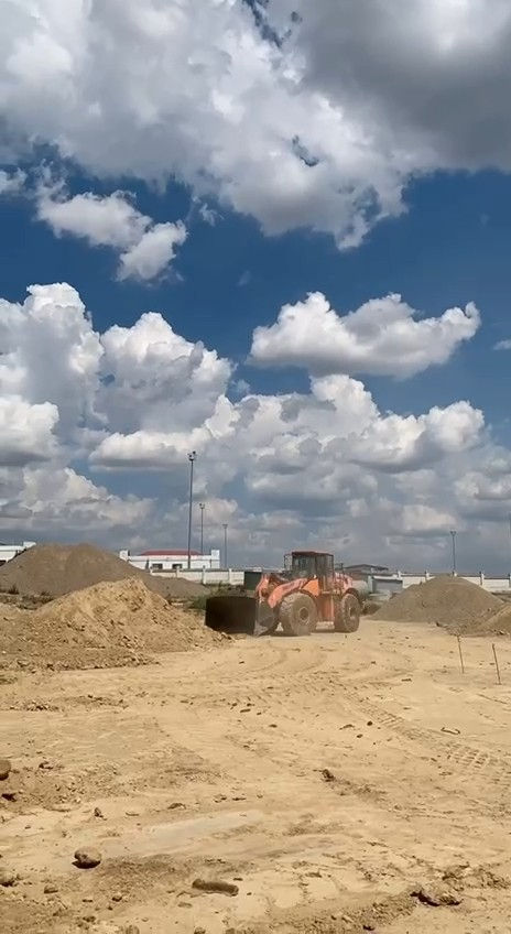 Vând încărcător frontal Fiat Kobelco W271 (cupă 5 m³)