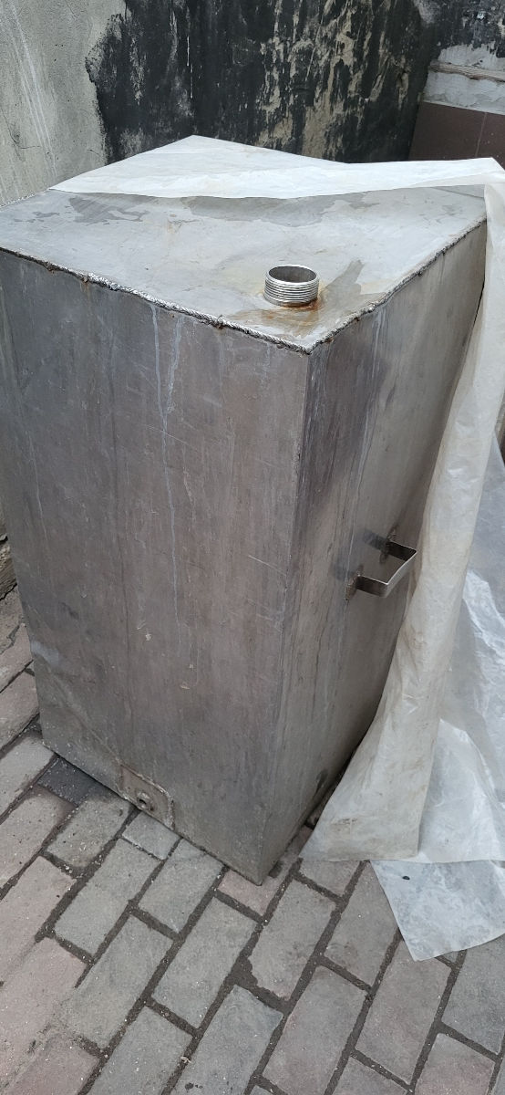 Butoi de 200 litri, nu este inoxidabil