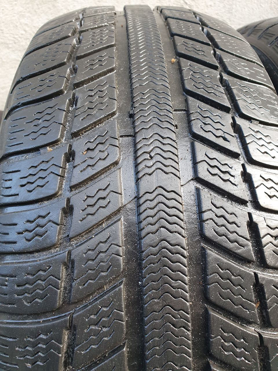 225/55/ R16- Michelin.
